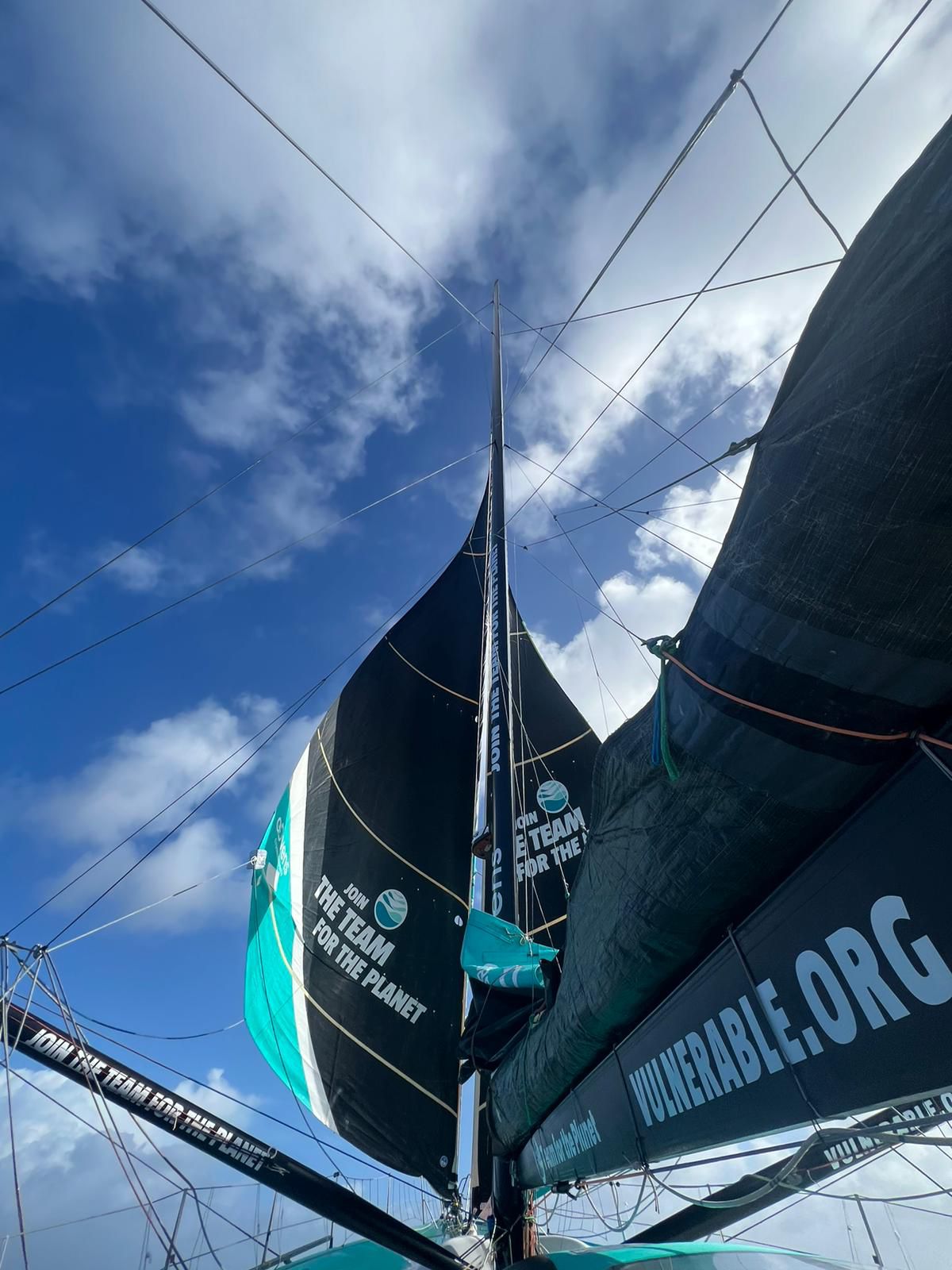 Sam Goodchild déchire sa Grand Voile sur le Vendée Globe (image)